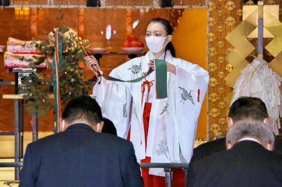 Shrine Maiden Pray Worshipper During Ceremony Editorial Stock Photo ...