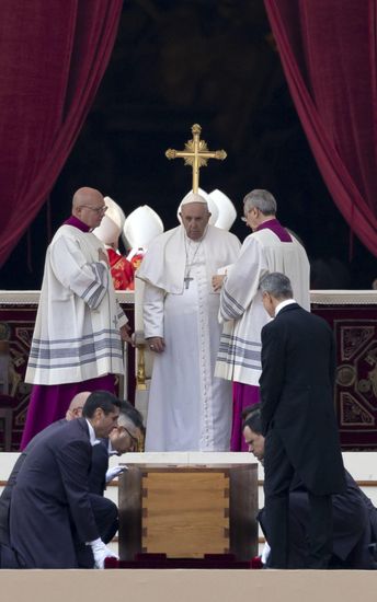 Pope Francis During Funeral Ceremony Pope Editorial Stock Photo - Stock ...