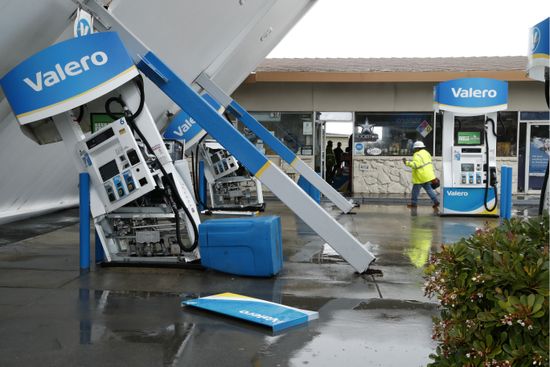 Canopy Valero Gas Station Toppled Over Editorial Stock Photo - Stock ...