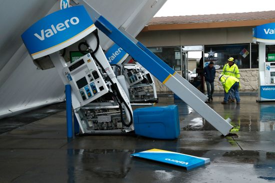 Canopy Valero Gas Station Toppled Over Editorial Stock Photo - Stock ...