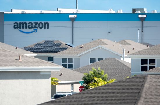 Amazon Logo Amazon Logistic Center Miami Editorial Stock Photo - Stock ...