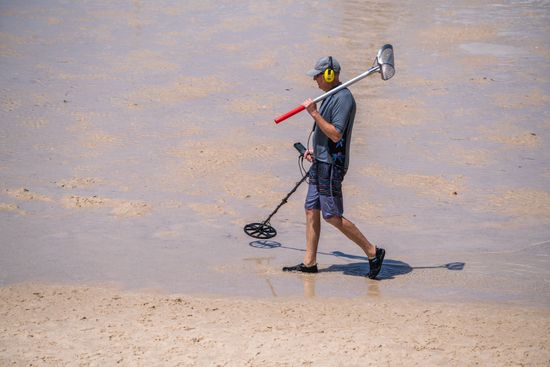 Metal Detectorist Scouring Beach Adelaide Today Editorial Stock Photo ...