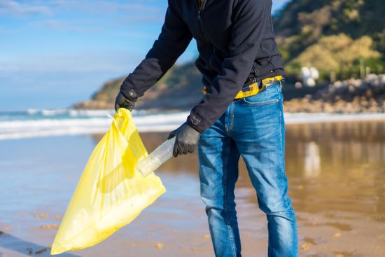 Sea Pollution Unrecognizable Person Throwing Plastic Editorial Stock ...