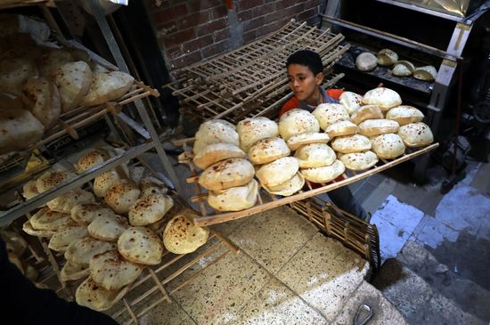 Egyptian Baker Arranges Bread Bakery Cairo Editorial Stock Photo ...