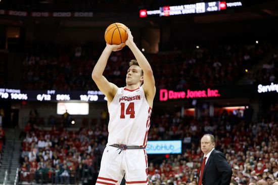 January10 Wisconsin Badgers Forward Carter Gilmore Editorial Stock ...