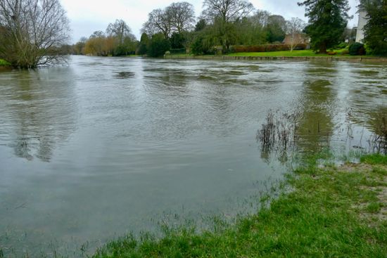 High Levels River Thames Wallingford Spill Editorial Stock Photo ...