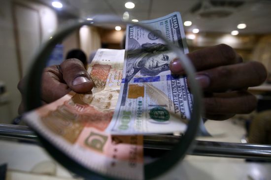 Currency Exchange Dealer Sorts Us Dollars Editorial Stock Photo - Stock ...