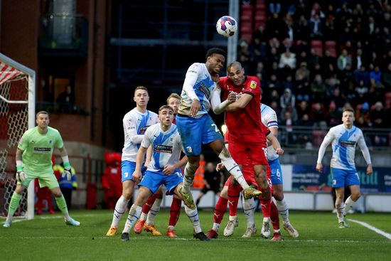 Tyrell Warren Barrow Clears Darren Pratley Editorial Stock Photo ...