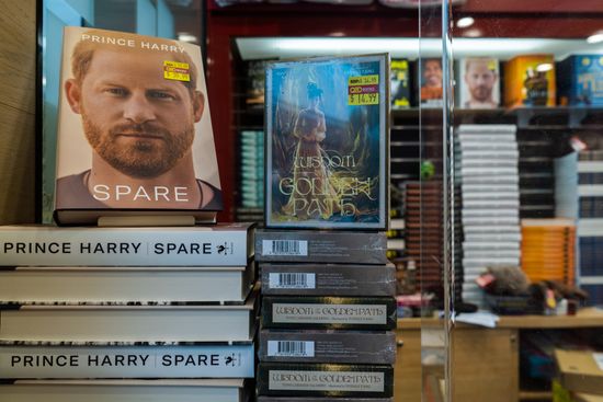 Prince Harrys Autobiography Spare Displayed Bookstore Editorial Stock ...