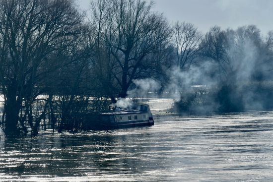 River Levels Rise Along River Thames Editorial Stock Photo - Stock ...