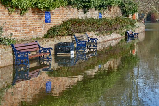 River Levels Rise Along River Thames Editorial Stock Photo - Stock ...