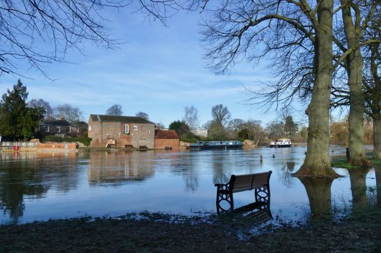 River Levels Rise Along River Thames Editorial Stock Photo - Stock ...