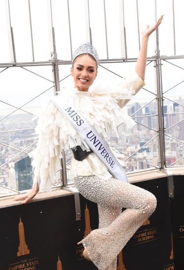 Newlycrowned Miss Universe Rbonney Gabrielvisits Empire Editorial Stock
