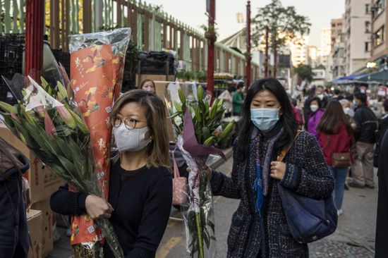 People Wearing Face Masks Holding Bouquets Editorial Stock Photo ...