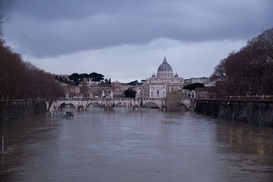 Flood Tiber Seen Ponte Umberto Rome Editorial Stock Photo - Stock Image ...