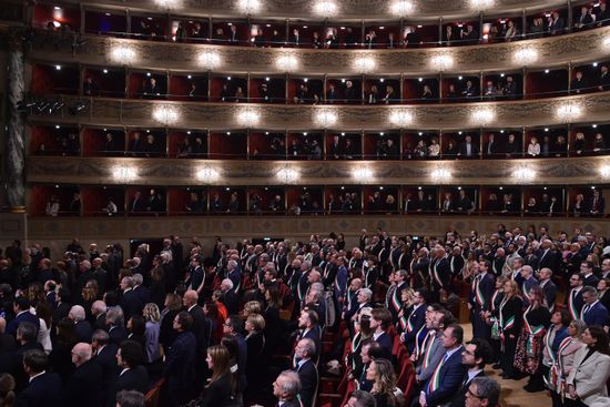 Audience Standing Ovation Upon Arrival President Editorial Stock Photo ...