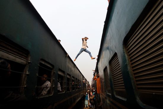 Commuters Jump Between Trains Upon Arrival Editorial Stock Photo ...