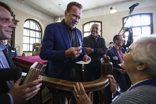 Arnold Schwarzenegger Speaks Lidia Maksymowicz Holocaust Editorial ...