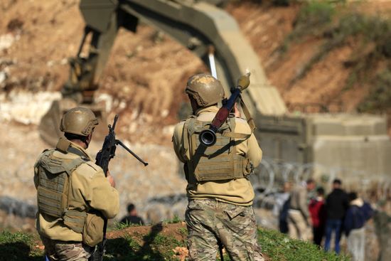 Lebanese Soldiers Watch Israeli Excavator Constructing Editorial Stock ...