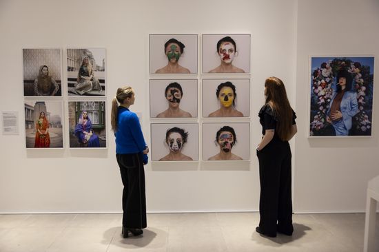 Gallery Assistants Look Headstrong Women Empowerment Editorial Stock ...