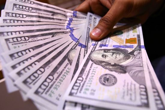 Foreign Currency Dealer Counts Us Dollars Editorial Stock Photo - Stock ...