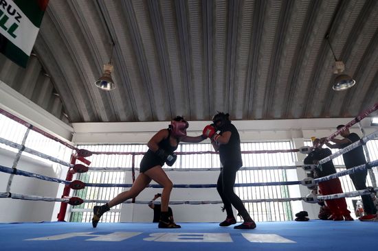 Mexican Boxer Erika Cruz L Trains Editorial Stock Photo - Stock Image ...