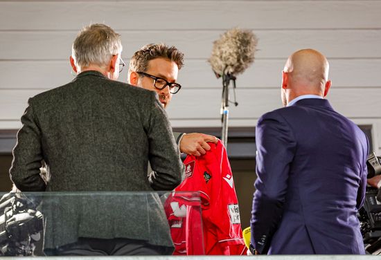 Ryan Reynolds Hands Presenters Gary Lineker Editorial Stock Photo ...