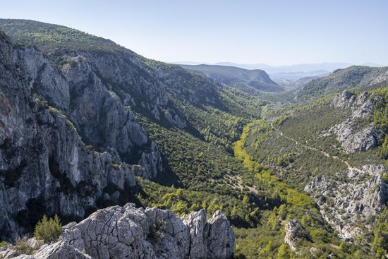 View Into Valley Rock Walls Mountains Editorial Stock Photo - Stock ...
