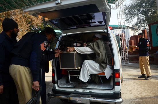 Pakistani Security Officials Inspect Crime Scene Editorial Stock Photo ...