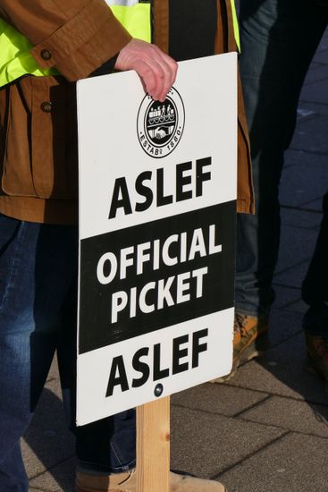 Official Aslef Picket Line Outside Station Editorial Stock Photo ...