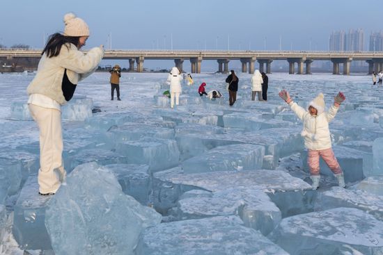 Child Poses Photos Ice Cubes Section Editorial Stock Photo - Stock ...