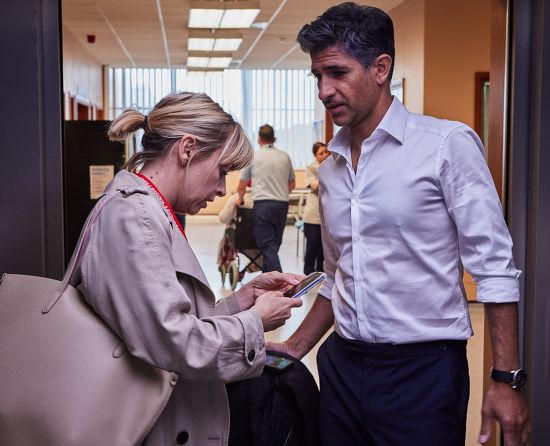 Lisa Mcgrillis Helen Cavendish Raza Jaffrey Editorial Stock Photo ...