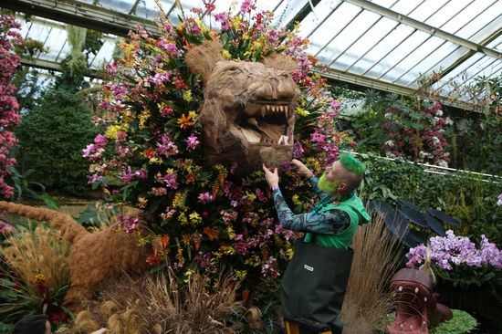 Kew Gardens Florist Henck Puts Finishing Editorial Stock Photo - Stock ...