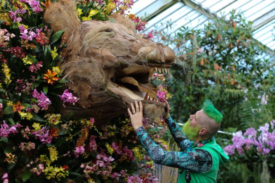 Kew Gardens Florist Henck Puts Finishing Editorial Stock Photo - Stock ...
