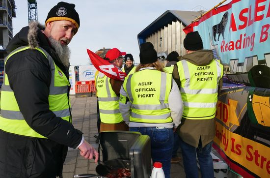 Official Aslef Picket Line Picketers Outside Editorial Stock Photo ...