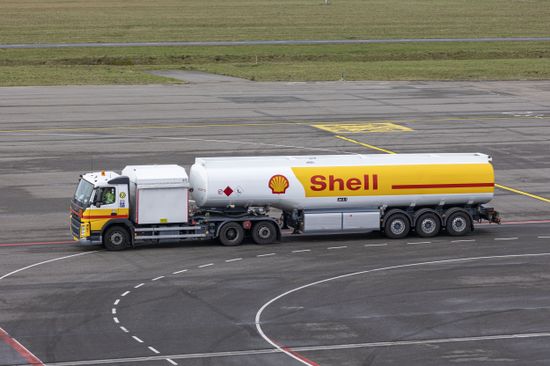 Shell Tanker Truck Jeta1 Aviation Fuel Editorial Stock Photo - Stock ...