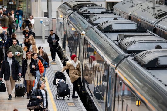 Passengers Get On Train Paddington Station Editorial Stock Photo ...