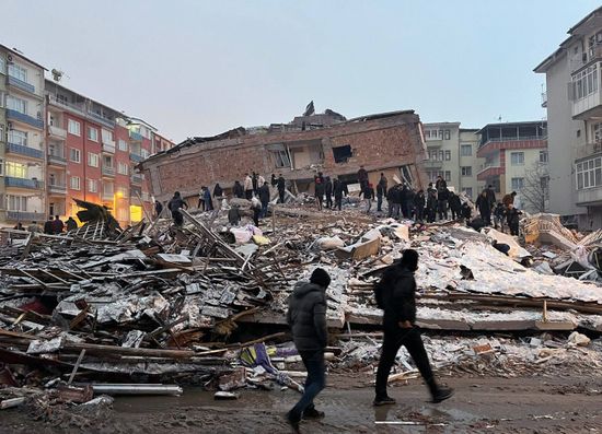 People Check Damaged Buildings After Earthquakes Editorial Stock Photo - Stock Image | Shutterstock