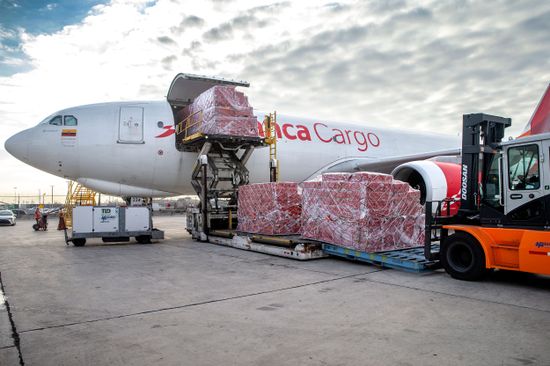 Cargo Airplane Colombia Carrying Flowers Unloaded Editorial Stock Photo ...