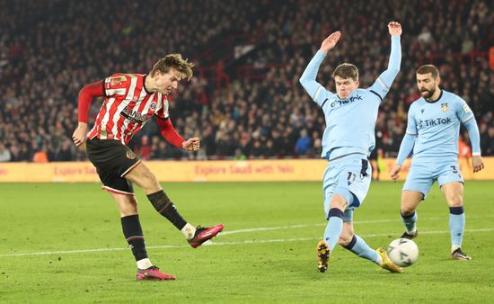 Sander Berge Sheffield United Shoots Goal Editorial Stock Photo - Stock ...