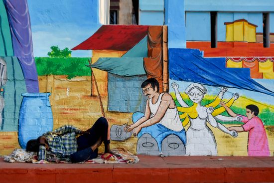 Man Seen Sleeping Front Wall Graffiti Editorial Stock Photo - Stock ...