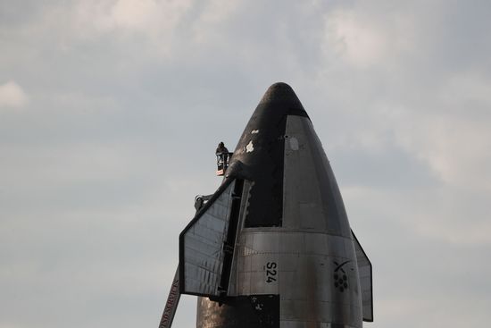 Spacex Worker Makes Final Adjustments Starship Editorial Stock Photo ...