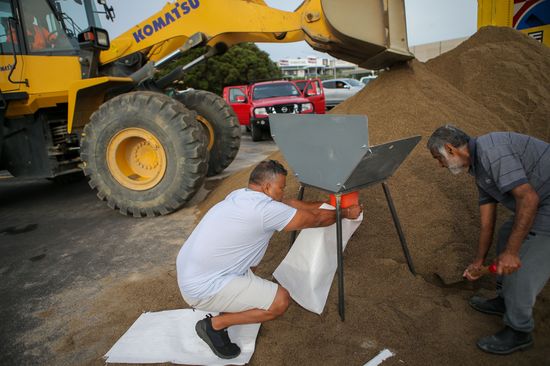 Residents Fill Sandbag Temporary Storage Site Editorial Stock Photo ...