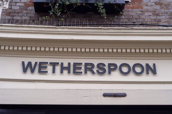 Wetherspoon King Castle Pub Windsor Berkshire Editorial Stock Photo ...