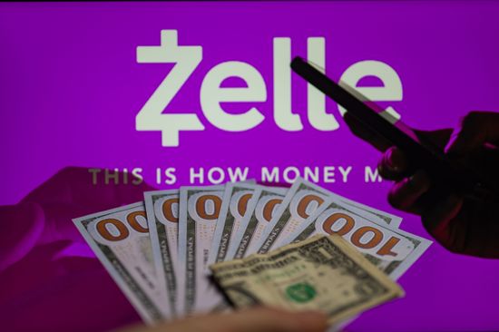 Zelle Logo On Screen Display Zelle Editorial Stock Photo - Stock Image ...