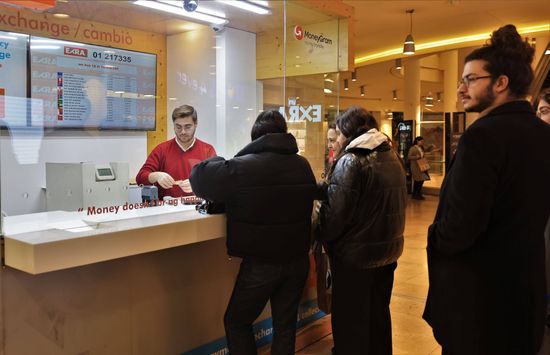 People Exchange Money Foreign Exchange Office Editorial Stock Photo ...