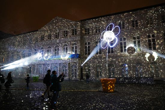People Watch Light Show During Bright Editorial Stock Photo - Stock ...
