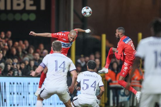 Kortrijks David Henen Anderlechts Jan Vertonghen Editorial Stock Photo ...
