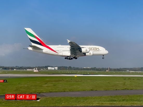 Large Aircraft Intercontinental Flights Jet Passenger Editorial Stock ...