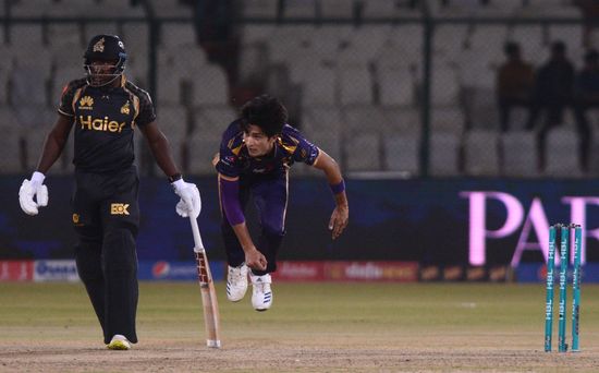 Quetta Gladiators Bowler Muhammad Hasnain Bowl Editorial Stock Photo ...